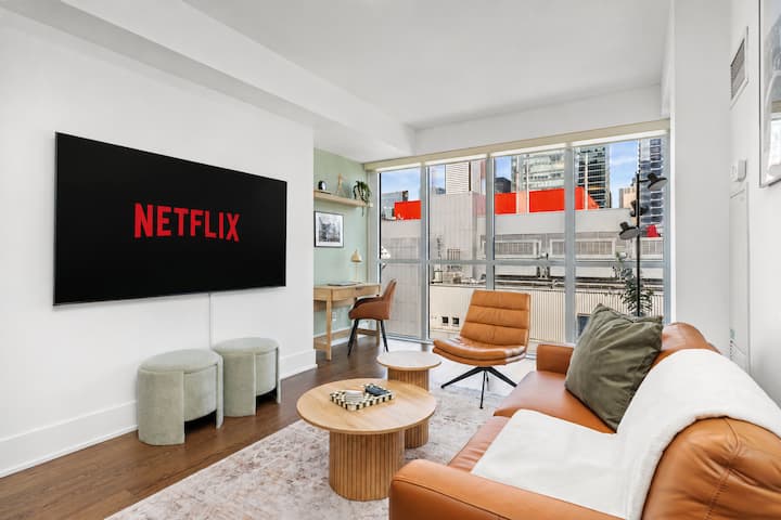 Premium Cn Tower View | 3 Beds + Parking - Toronto
