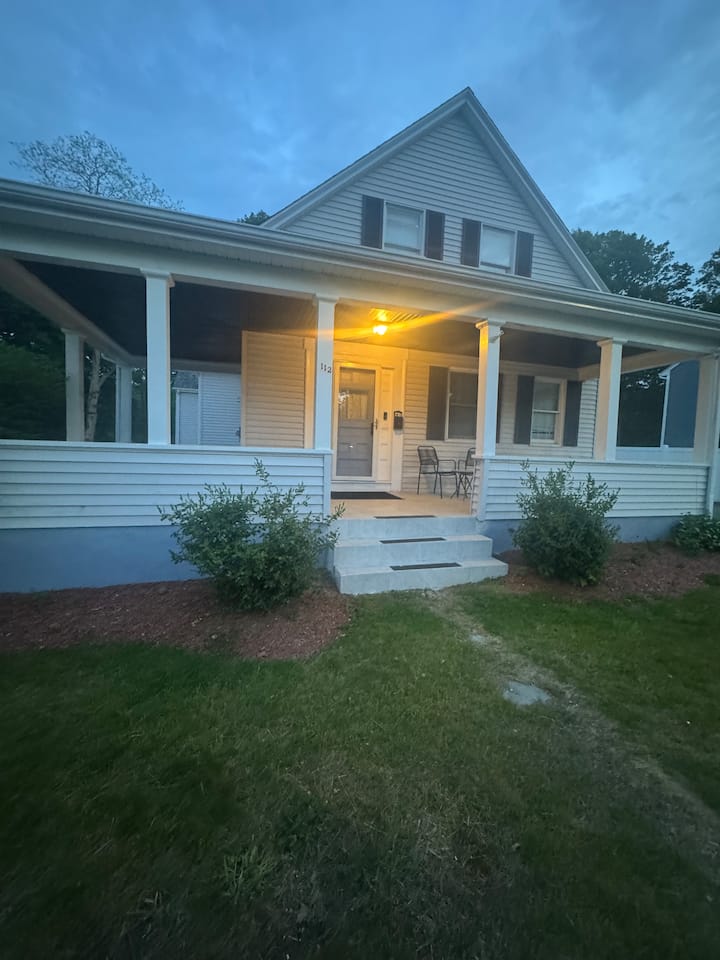 Warm And Inviting Home, 28 Mins To Foxborough. - Taunton, MA