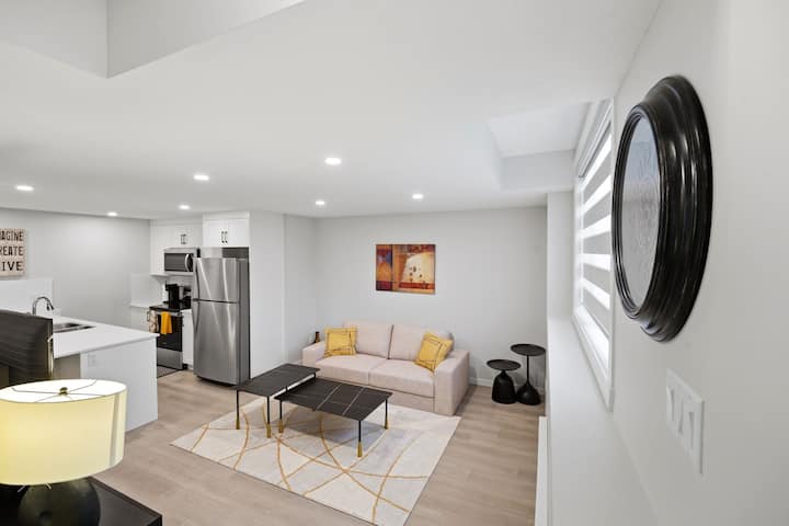 The Calgary Stopover | Luxury 2br Near Yyc - Canada