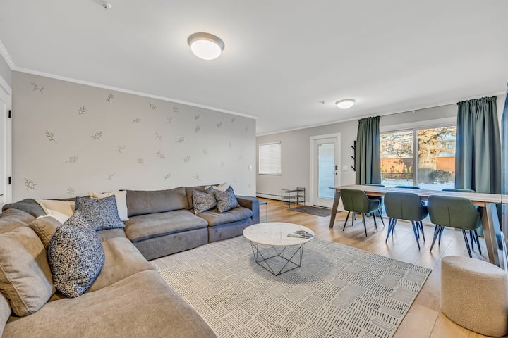 Stylish Vancouver Guesthouse | Comfort & Charm! - Burnaby