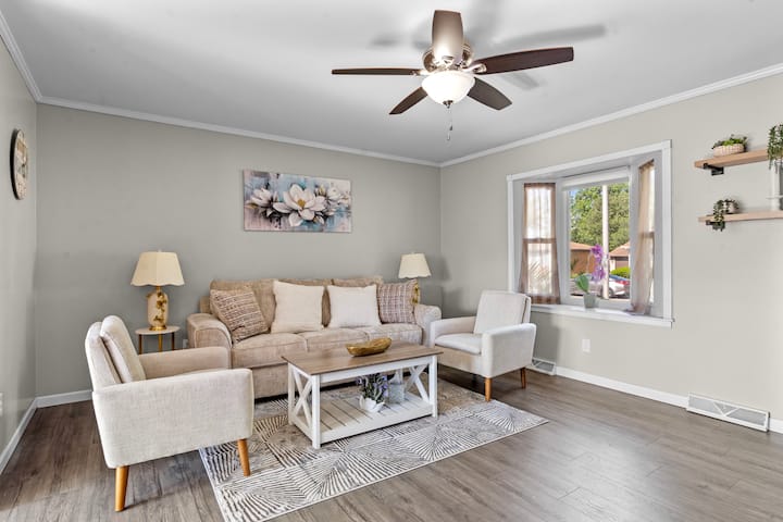 Charming West Side Ranch - Springfield, IL