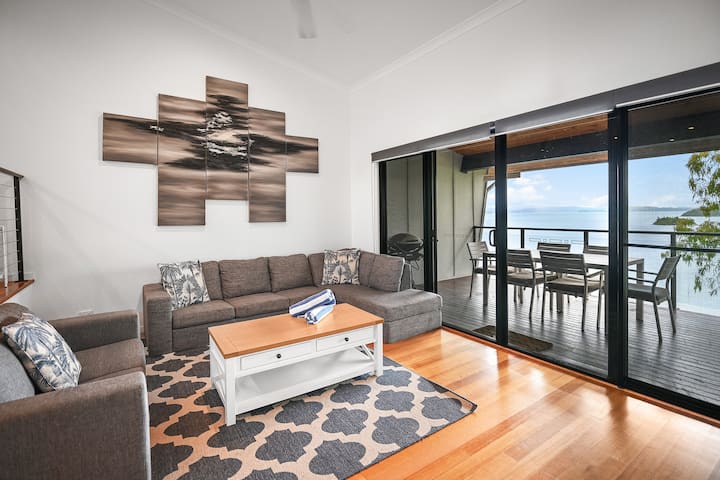 Stunning Views Await In This 2 Bedroom Apartment - Hamilton Island