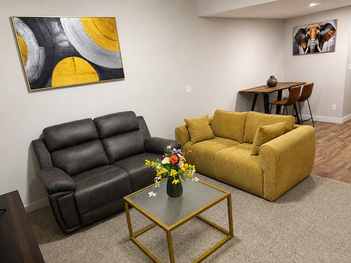 Modern Cozy Secondary Suite With Private Entrance - Calgary