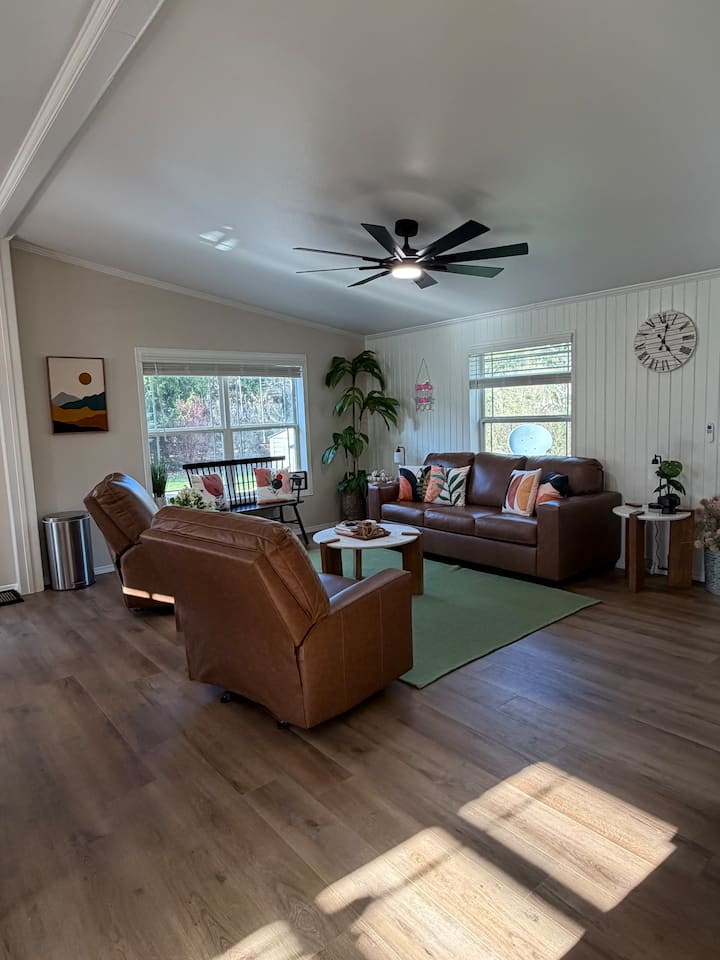 Stunning Pool House Between Lakewood And Mountain! - Mountain, WI