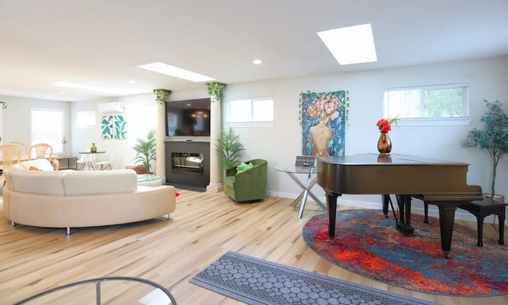 Grand Retreat W/ Garden Patio & King Suite - Federal Way, WA