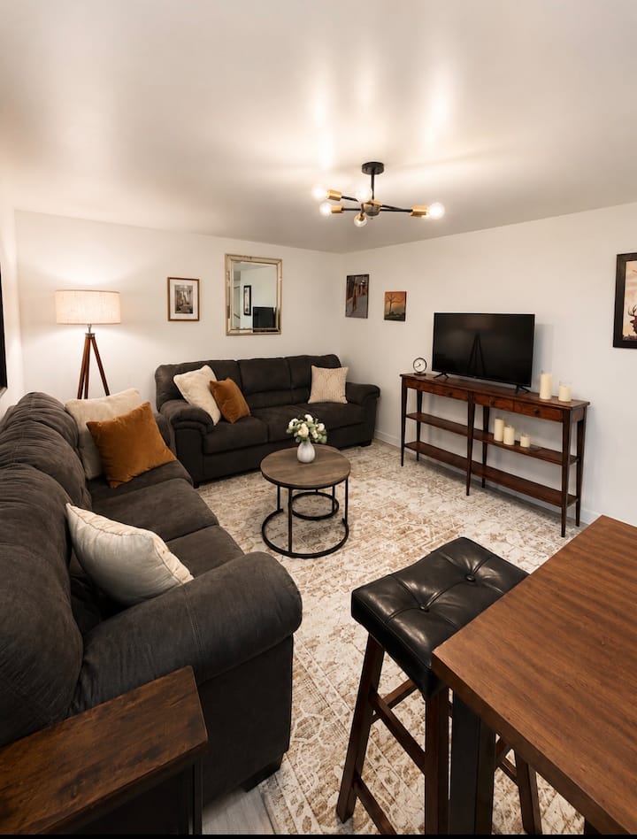 Modern Gardenlevel Suite W/ Private Entry Downtown - Bozeman, MT