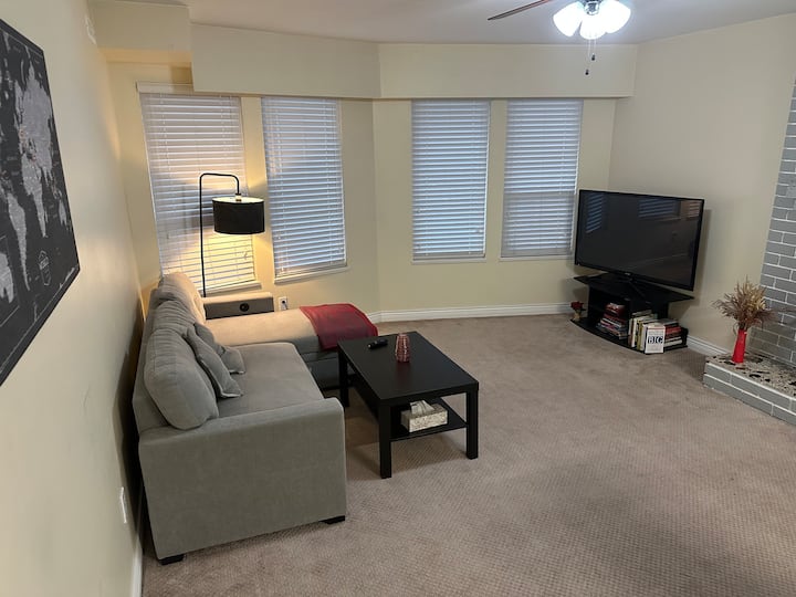 Quiet & Bright Basement Suite Near Fraser Street - Vancouver