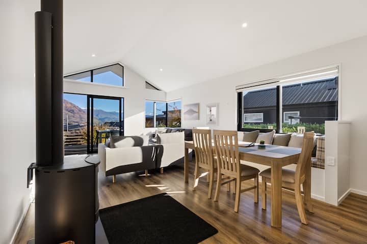 Fire, Light & Mountains - Your Wanaka Home Base - Wanaka