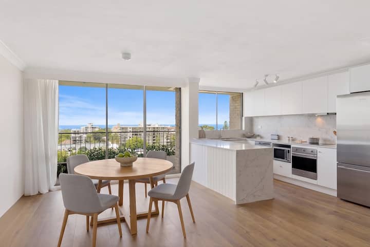 Designer Bondi Apartment With Ocean Views + Pool - Bondi Beach