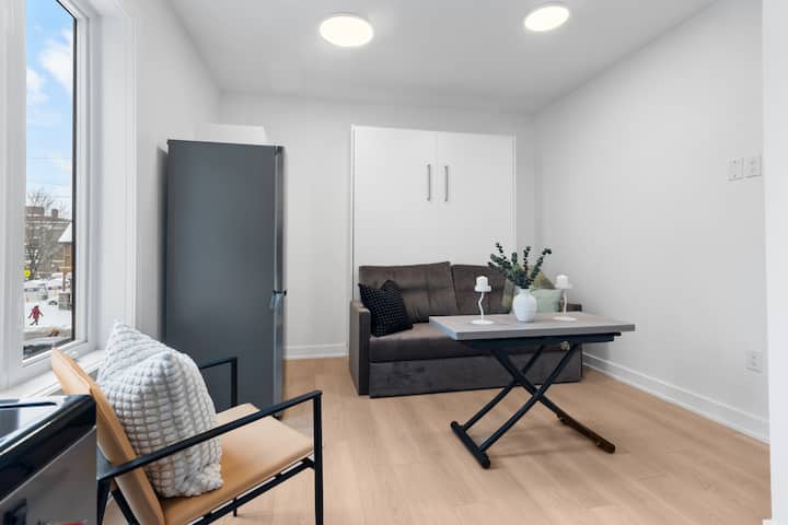 Bright Minimalist Studio Near Downtown - Ottawa