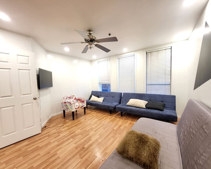 4• Your Crew’s Plateau Hq • Steps To Nightlife - Montreal