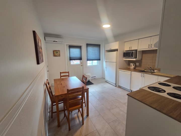 Modern & Fully Equipped 3-bedroom Retreat - Boucherville