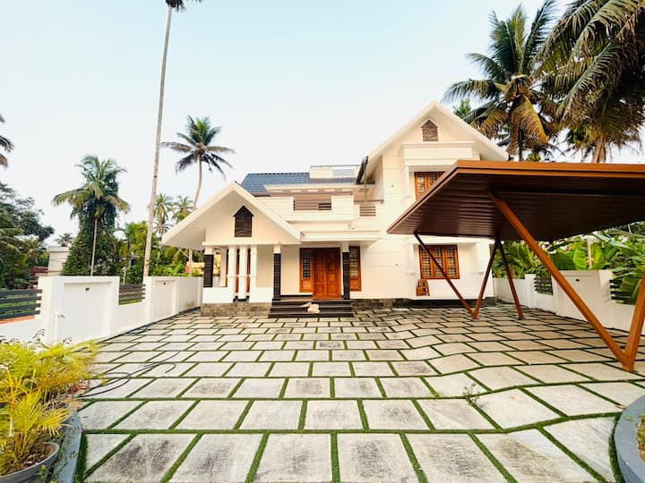 The Ivory Villa | Luxury Stay In Kottayam - Kottayam