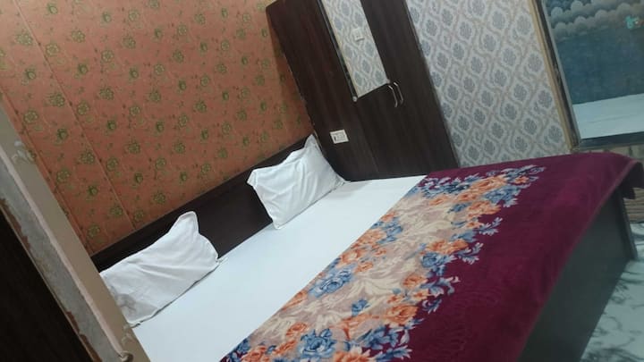 Hotel Shri Narayan | Deluxe Ac Room - Chitrakoot