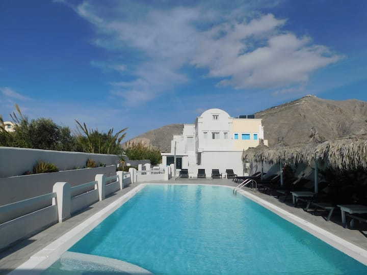 Quad Room By The Sea Beachfront Cool Lower-level - Santorini