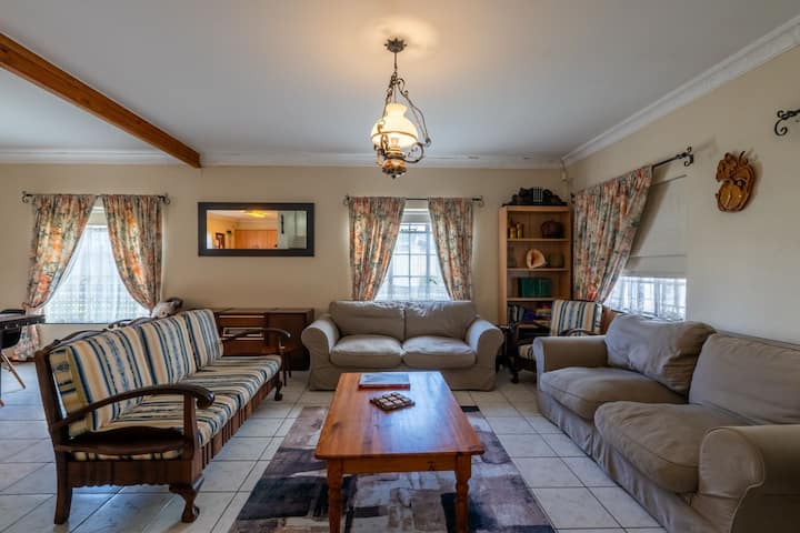 Beach Home In Strand, Big Yard, Pizza Oven, Braai - Somerset West