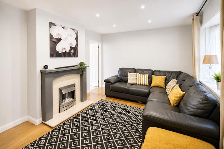 Modern 3-bed Home With Driveway And Garden - Stevenage