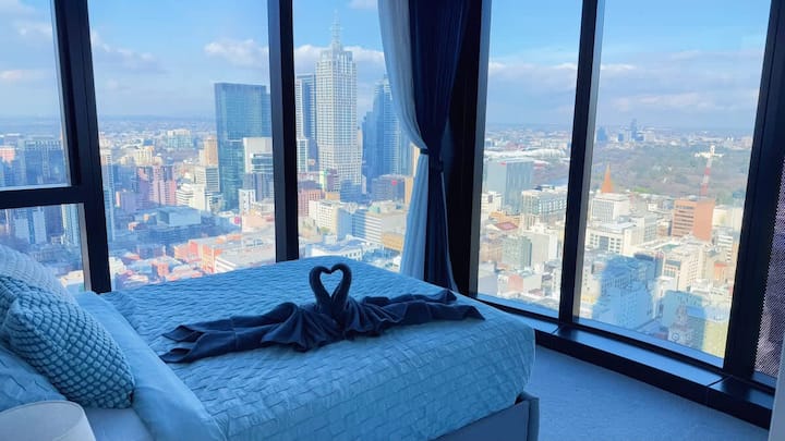 Cbd+skyline Views | Luxury 2b2b | Pool/gym/spa -