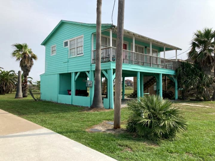 Beach House With Coast Views In Texas - Matagorda Beach, TX