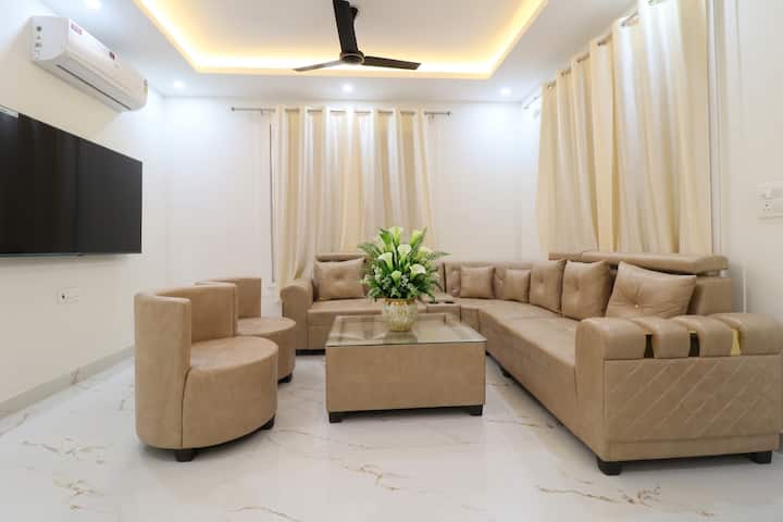4 Bedroom Farmhouse With Private Pool In Noida - Noida