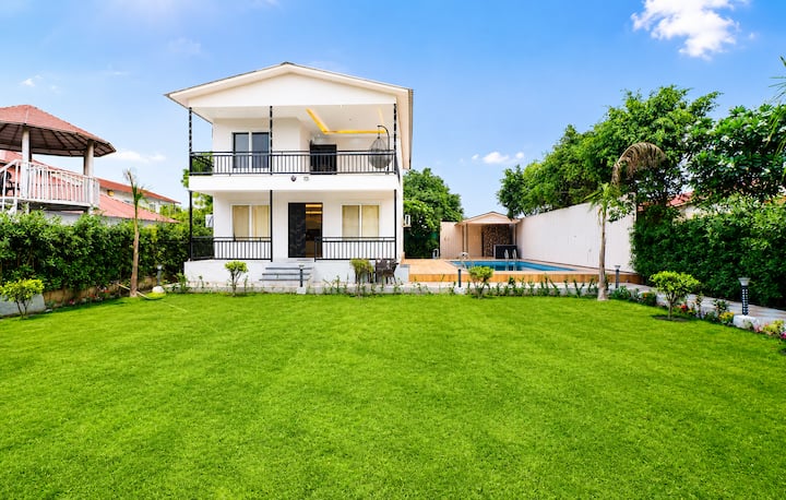 4 Bedroom Farmhouse With Private Pool In Noida - Noida