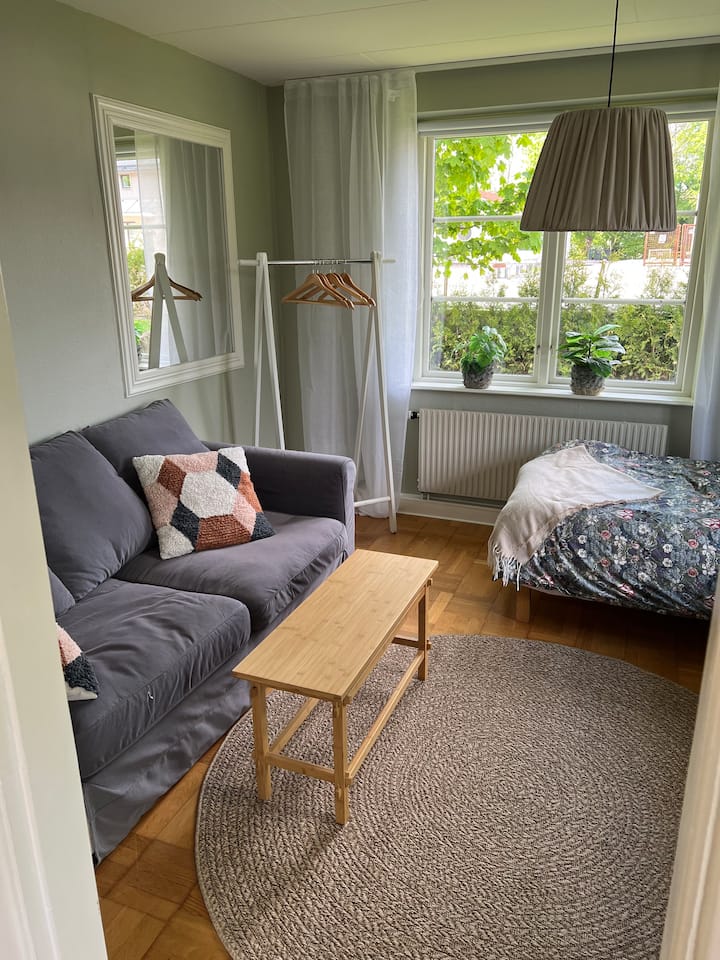 Lägenhet I Hus Med Egen Uteplats - Båstad