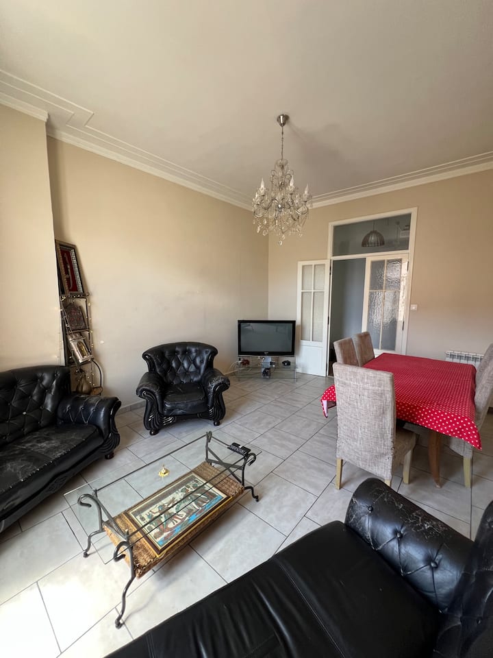 Spacieux F4 Haussmannien Au Cœur D’oran - Oran
