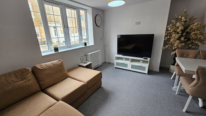 Modern Central Property With Free Parking+ Luggage - Northampton
