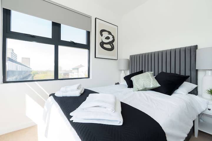 Charming Southampton Apartment: Modern Comfort Nea - Southampton