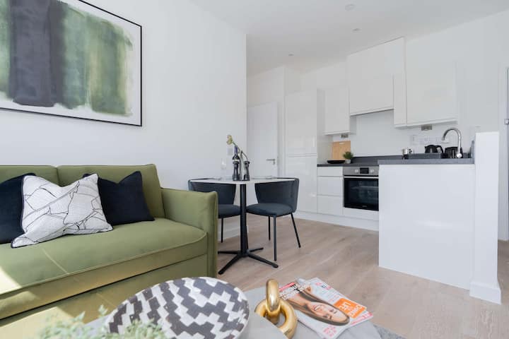 Charming Southampton Apartment: Modern Comfort Nea - Southampton