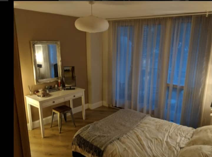 One Double Bedroom Large Apartment Two Balconies - Birmingham