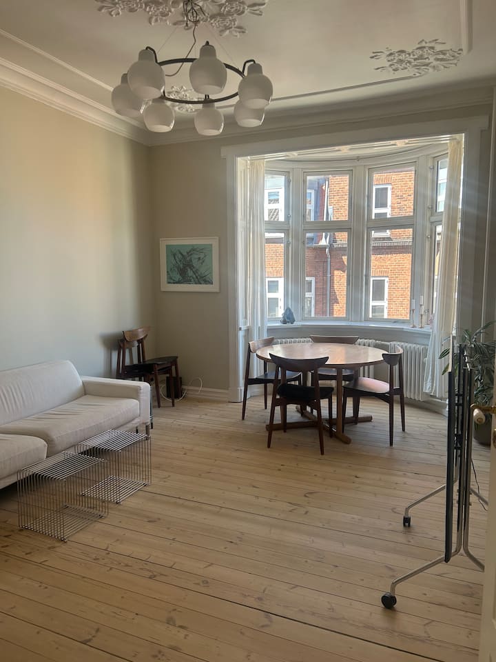 Charmerende Herskabslejlighed Placeret I Mejlgade - Aarhus