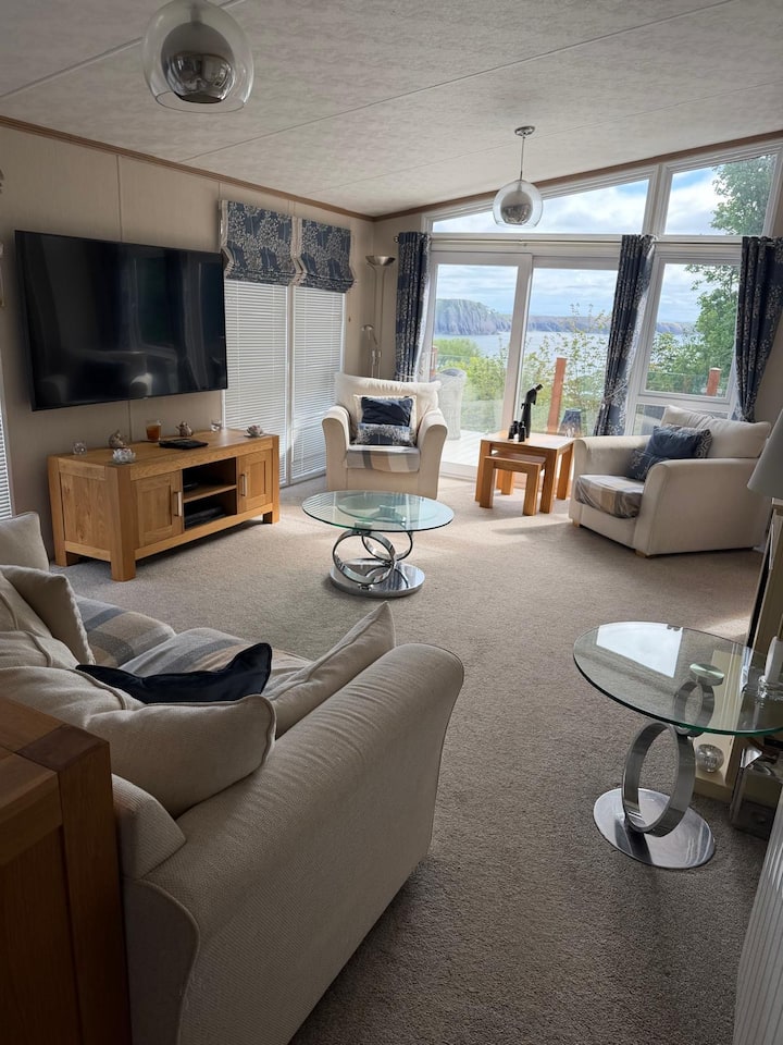Lydstep Beach Holiday Home - The Bolands - Tenby