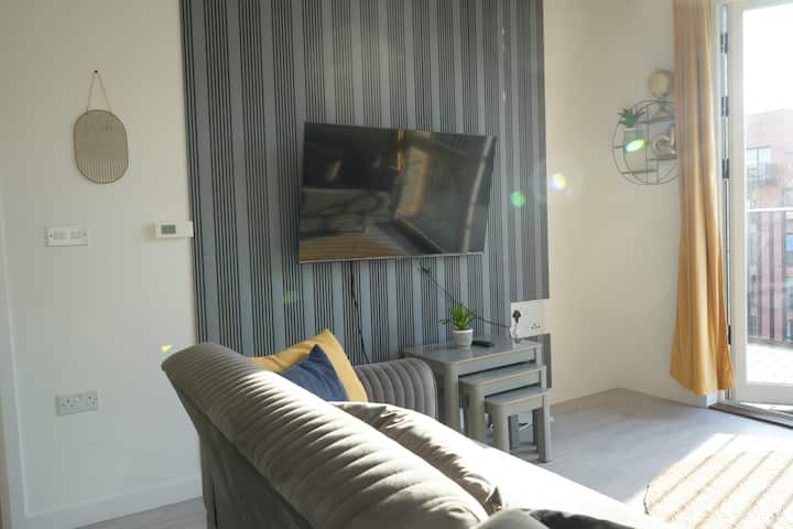 Modern 2 Bed | Free Parking | Hayes Station - Hounslow