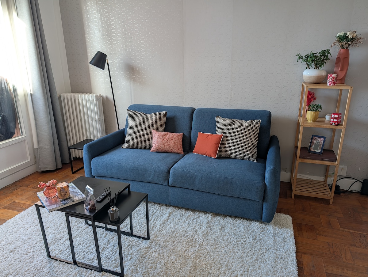 Bright apartment near Buttes-Chaumont - Flats for Rent in Paris, Île-de ...