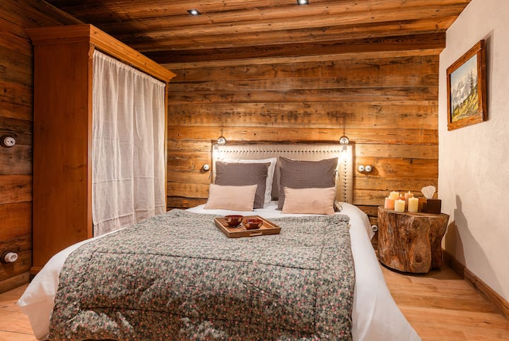 La Ferme 1828, Maison D'hôtes - La Chambre Rosella - Megève