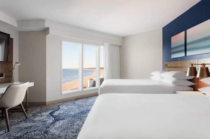 Waterfront Escape: Beach, Fitness & Pool Access! - Virginia Beach, VA