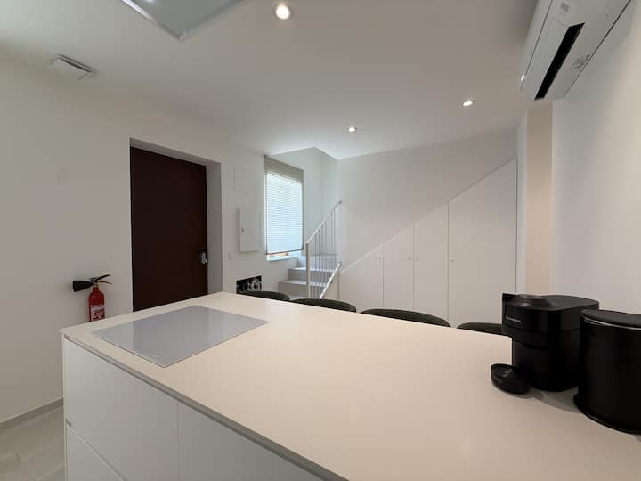 Modern Townhouse Below The Castle - Dénia
