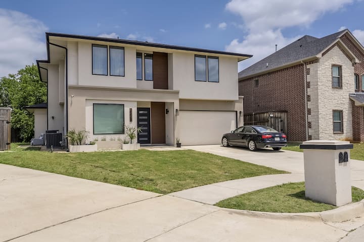 Stunning New Luxury Home | Modern Finishes - Irving, TX