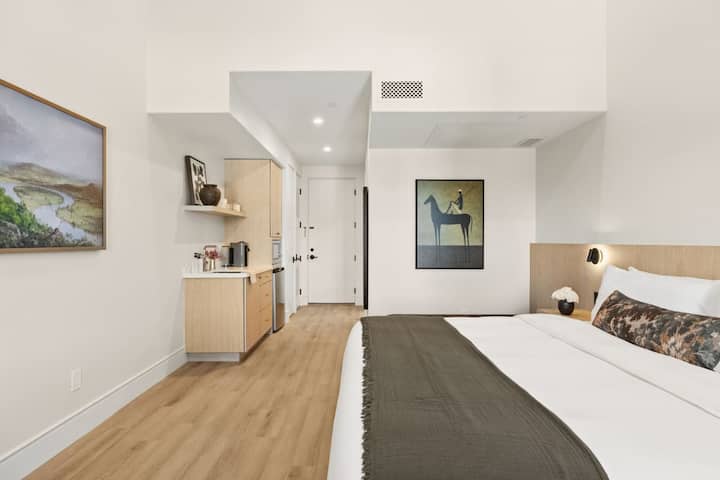Casa Iglesia Studio 309 - Santa Barbara, CA