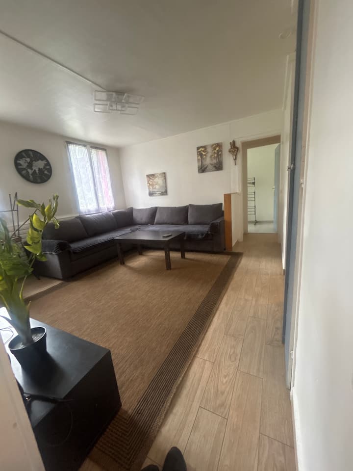 Appartement Avec Place De Parking. - Stains