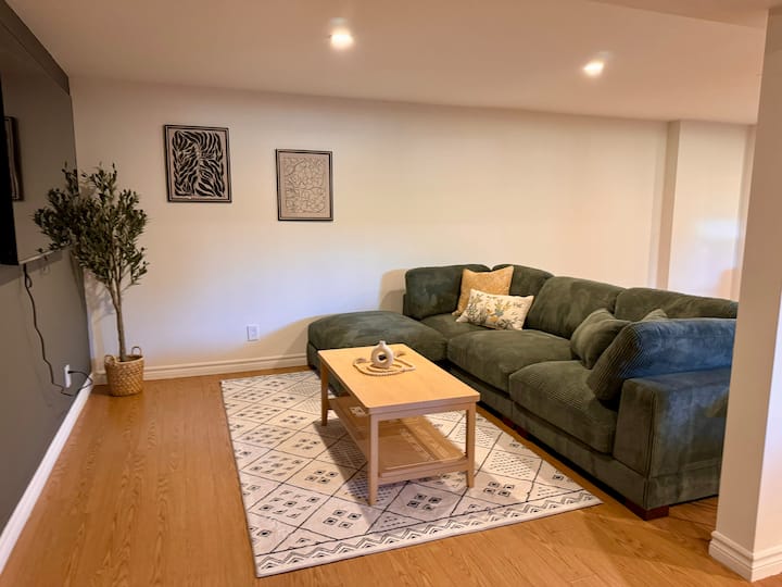 Chic, Cozy, And Family-friendly. - Ottawa