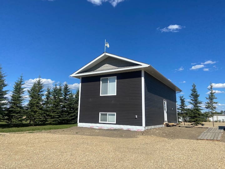 Modern 3-bedroom Cabin - Peace River