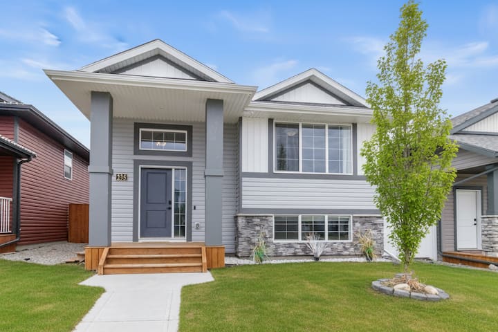 The Social Cabana | 4br + Ac + Bbq | Games Room | - Canada