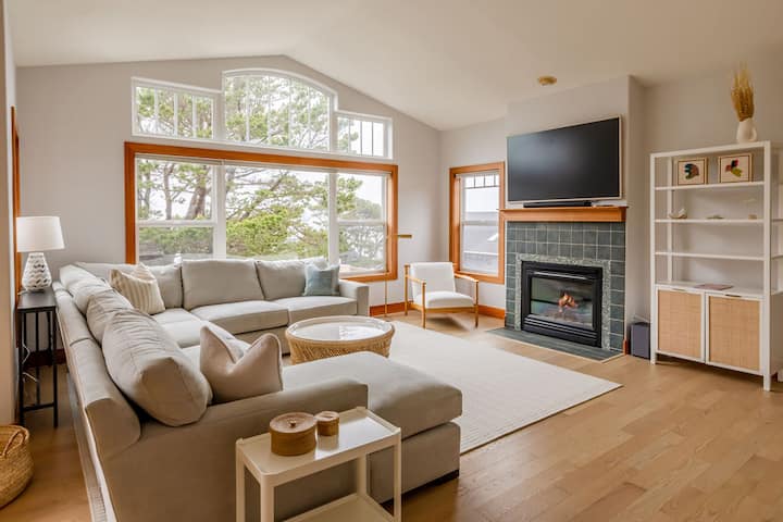 Modern Coastal Retreat • 4 Min Walk To Beach - Cannon Beach, OR
