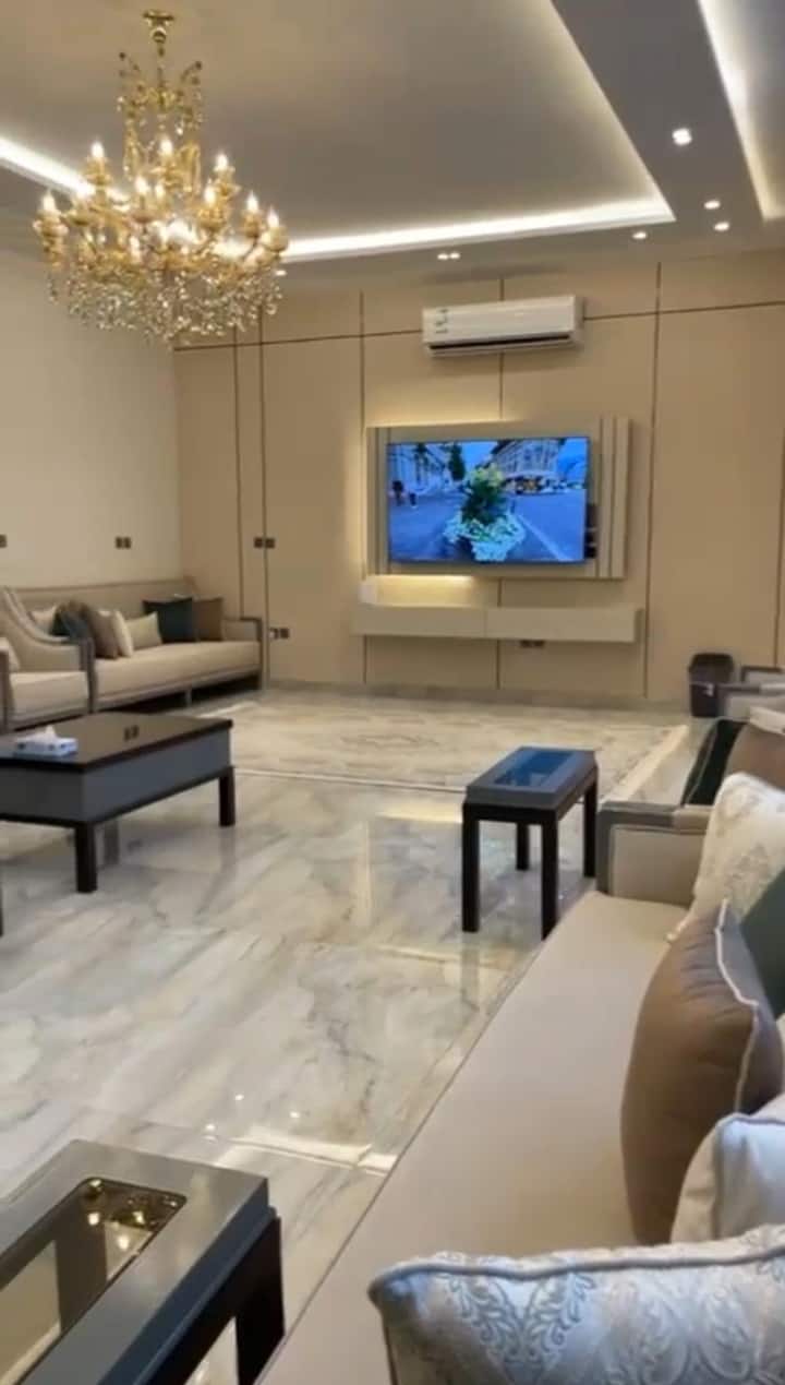 شاليه واستراحةراقيه بمسبح واستقبال وغرف نوم مريحة - Jedda
