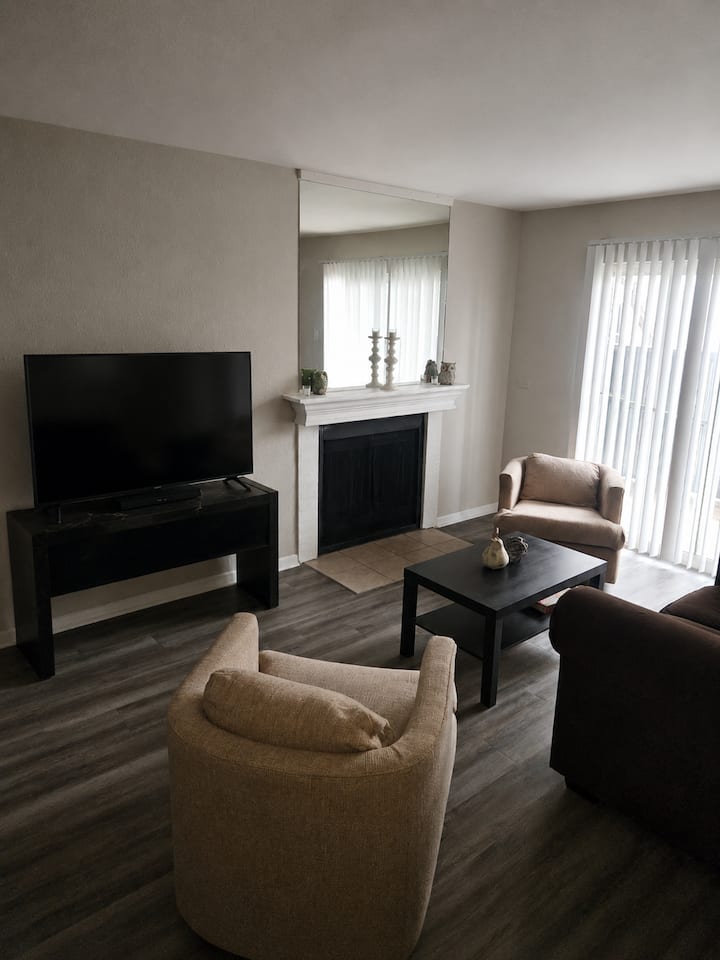 West Houston Airbnb | 2br • 4 Beds • I59 - Stafford, TX