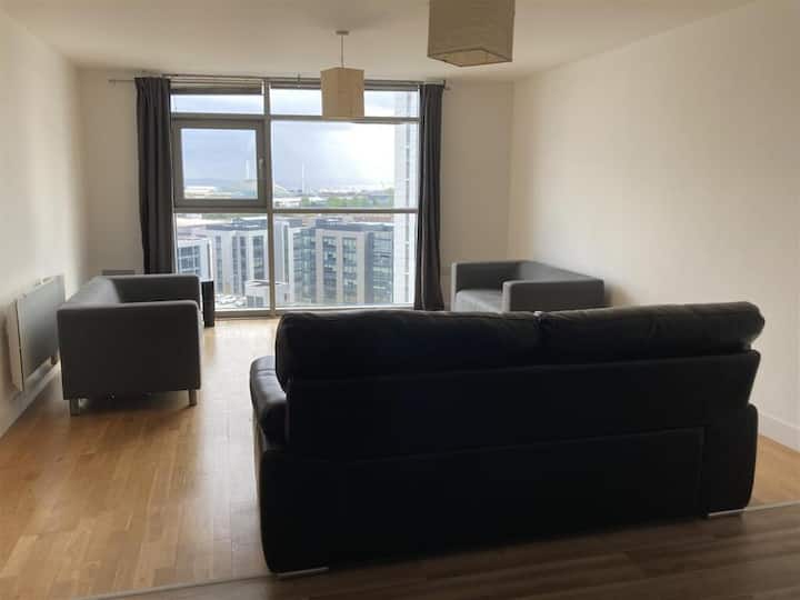 Iconic Space - Skyline Views - Central Stay! - Cardiff