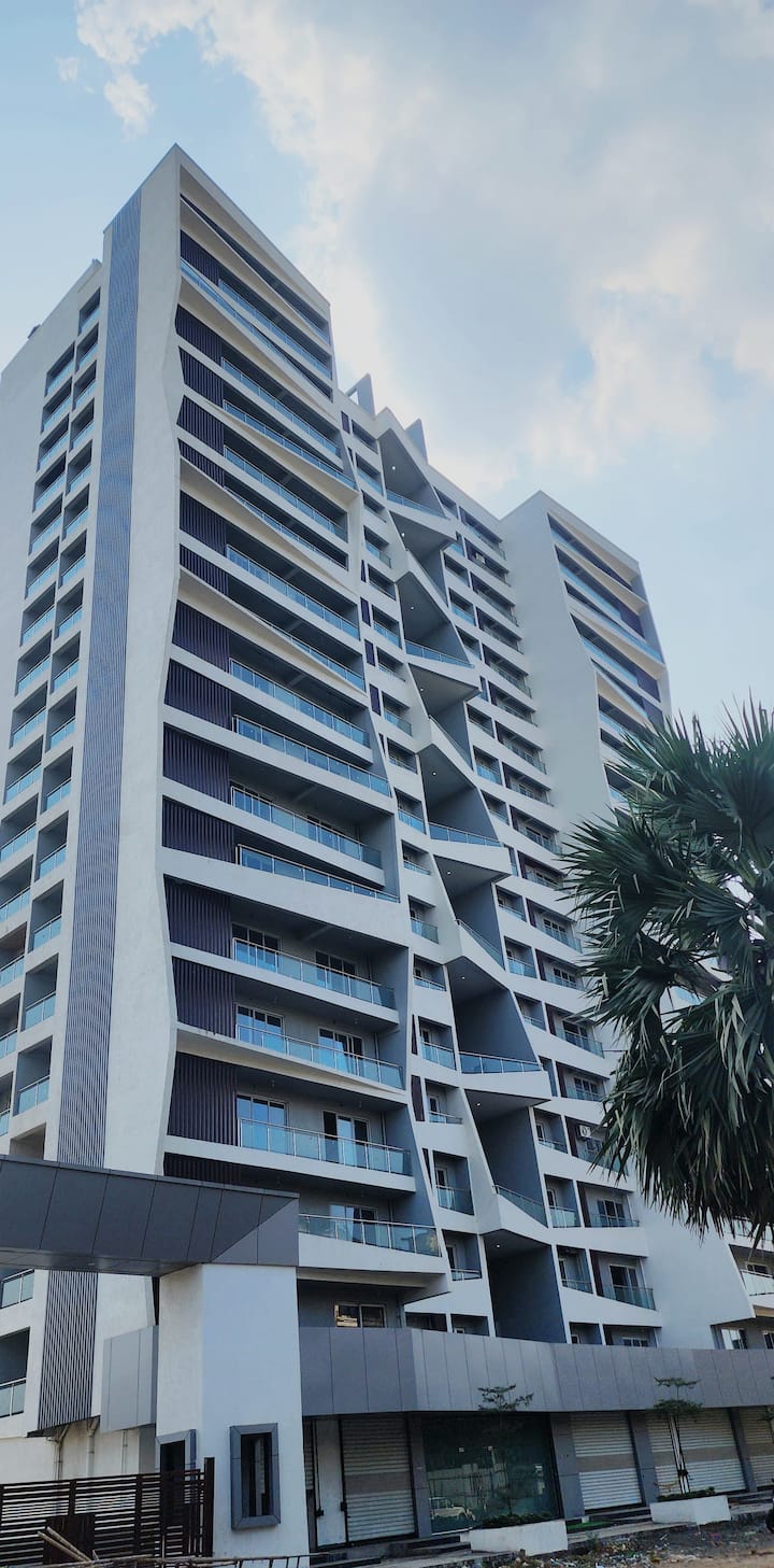 A Luxurious 3 Bhk Apartment With Working Space. - Thane
