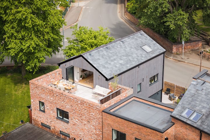 Designer Owned Luxury Chorlton Home Rooftop Dining - Manchester